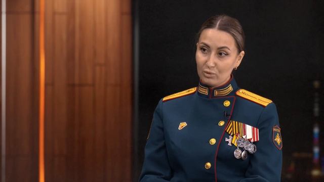 Милосердие на фронте: как женщины-медики спасают раненых бойцов.