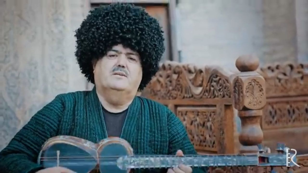 Рахматжон Курбонов куйлайди