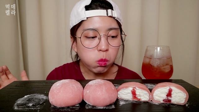 딸기쏙우유 찹쌀떡ㅣ ASMR 리얼 사운드 먹방 _ STRAWBERRY IN MILK RIC