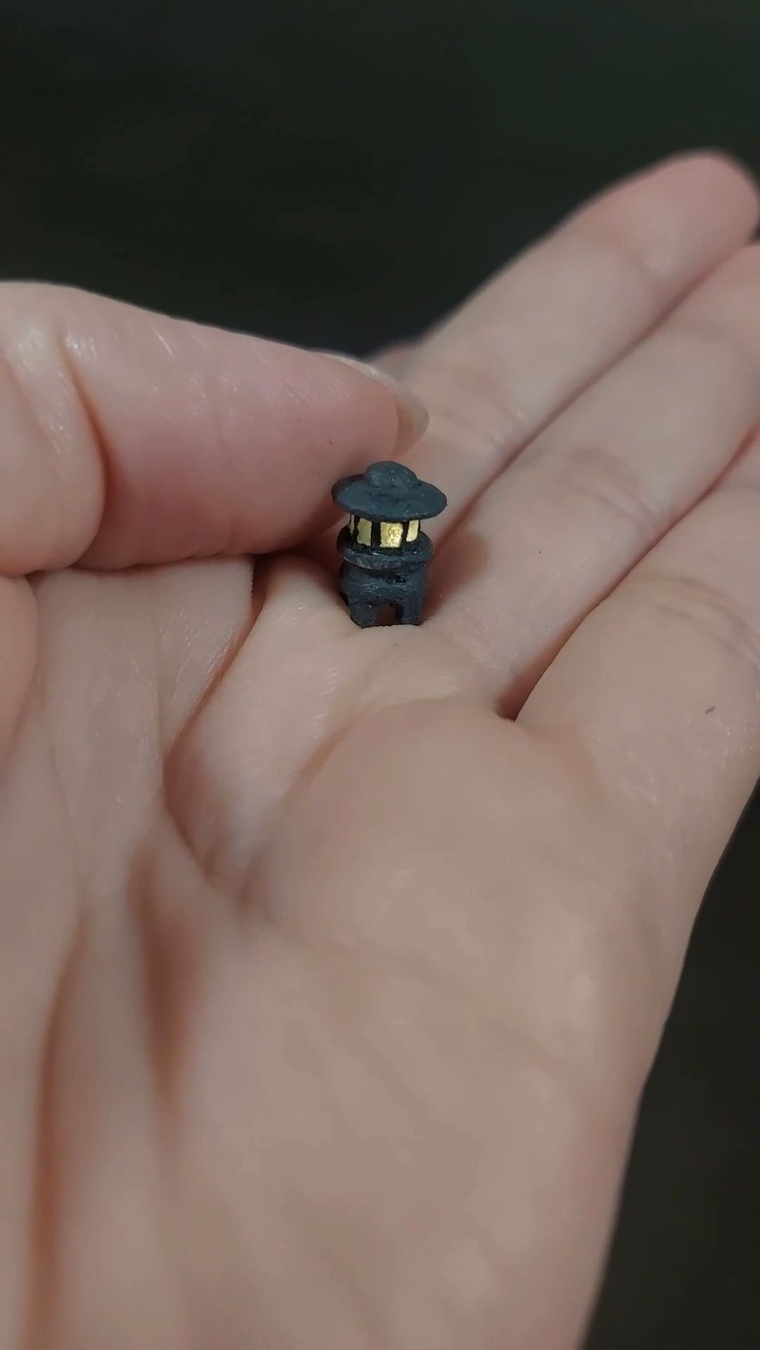 Крохотный азиатский фонарь для диорамы