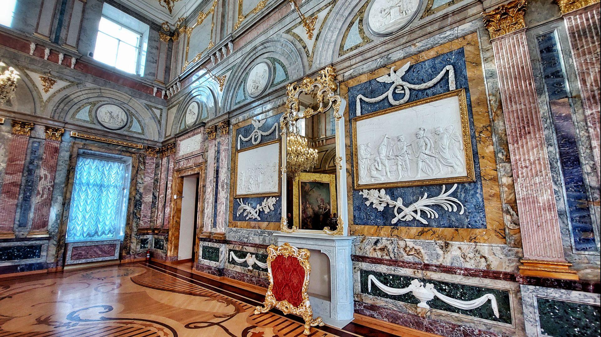 Волшебный в своей красоте Мраморный зал дворца Константиновичей