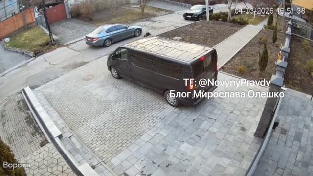 Не убежал. Украинский не доброволец.