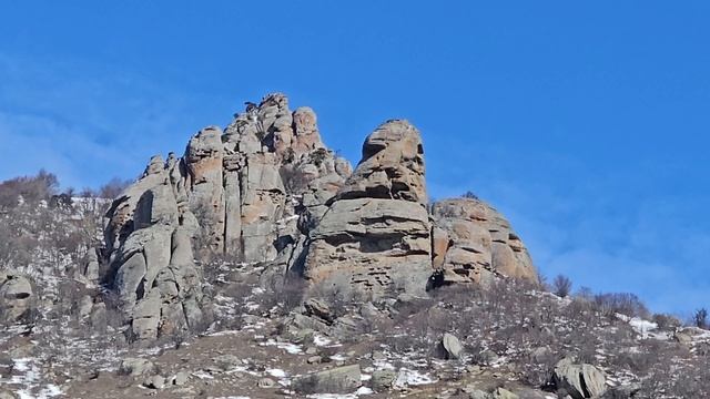 Демерджи, виды снизу с начала Коровьей тропы. На Долину приведений, Поляну сказок и Екатерину II - 6
