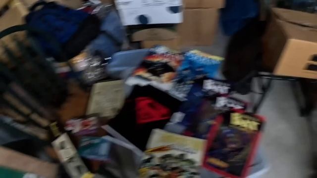 Мусор или Сокровища_ Гора книг и коллекция фигурок_( Аукцион Контейнеров США Колорадо)