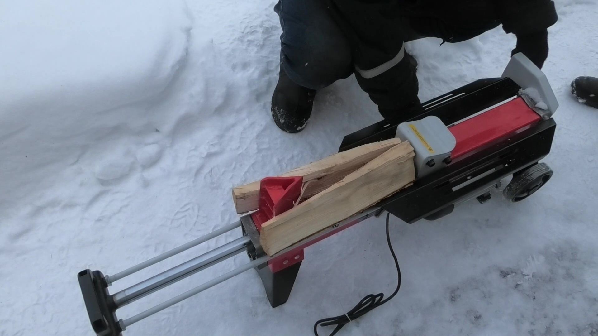 3-6 03 26гза водой. дровокол brait О скорлупе грецкого ореха.