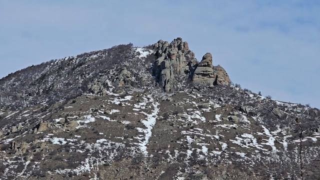 Демерджи, виды снизу с начала Коровьей тропы. На Долину приведений, Поляну сказок и Екатерину II - 2