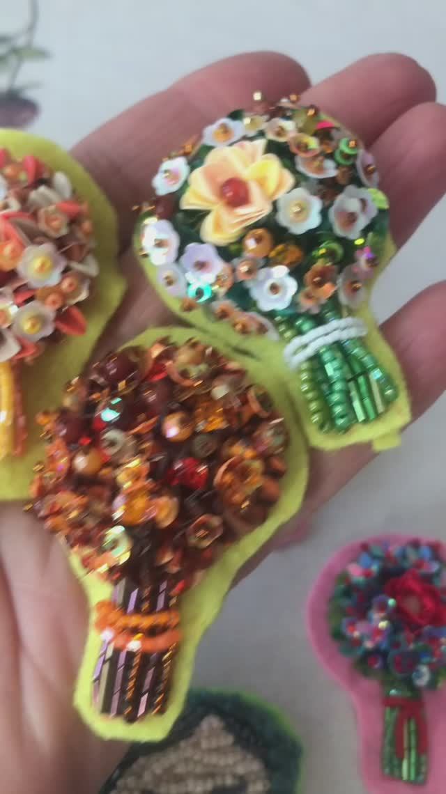 Мои работы из бисера Букеты и Девочка