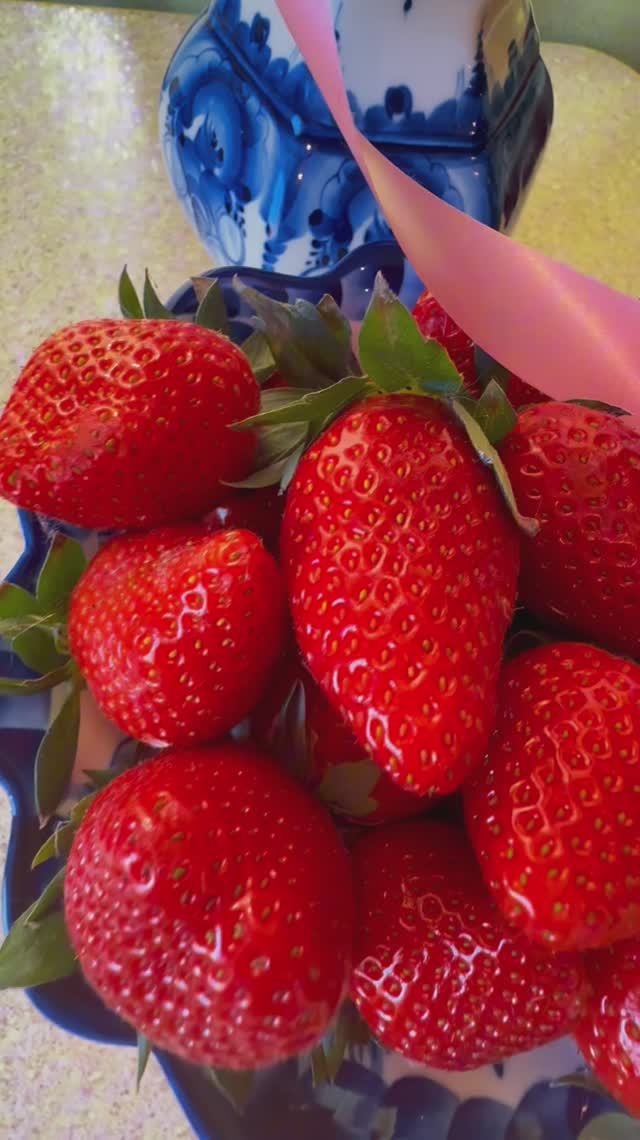 Приятный подарок к 8 Марта! 💐🍓🍓🍓🌺