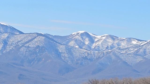 Вид в сторону горы Чатыр-Даг от горы Демерджи. Снизу, от начала "Коровьей тропы" - 1