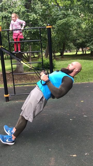 Тяга стоя в TRX