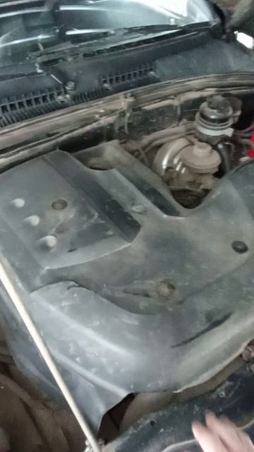 Шляпа на моторе нивы Шевроле