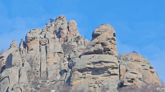 Демерджи, виды снизу с начала Коровьей тропы. На Долину приведений, Поляну сказок и Екатерину II - 7