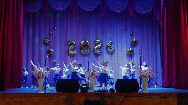 Танец Мама для мамонтёнка 05.03.26