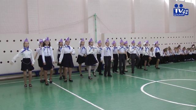 Чётким шагом:Смотр строя и песни среди учащихся МБОУ СШ №42