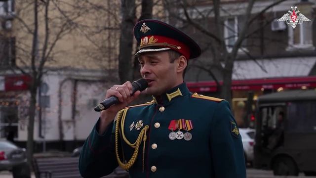 Военнослужащие ГрВ «Центр» поздравили девушек с Международным женским днём