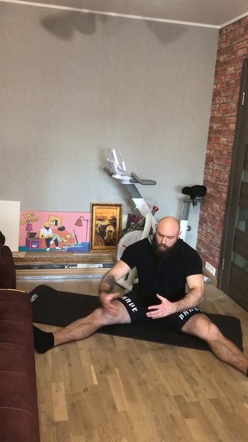 Растяжка сидя на полу ВПБ, приводящих бедра