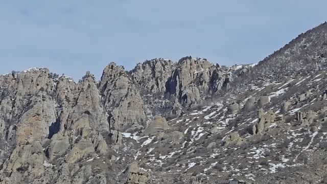 Демерджи, виды снизу с начала Коровьей тропы. На Долину приведений, Поляну сказок и Екатерину II - 3