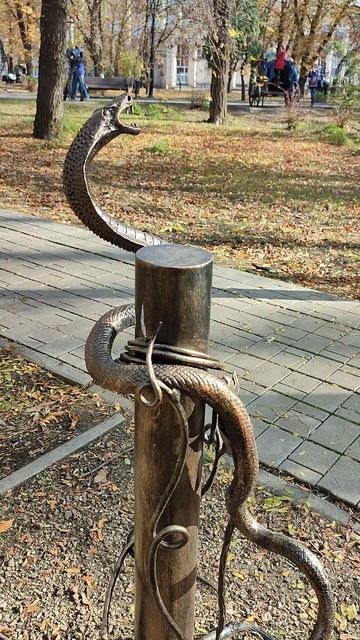 Парк Кованых Фигур Донецк ДНР - кобра