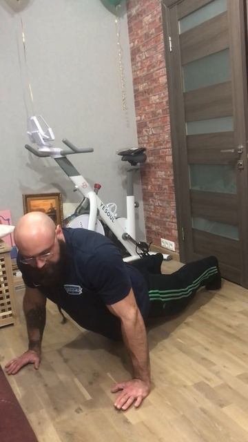 Отжимания от пола с прямых ног (упор лёжа)