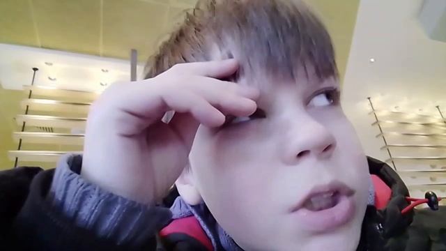 С праздником вас Девушки !