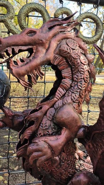 Парк Кованых Фигур Донецк - дракон к евро 2012