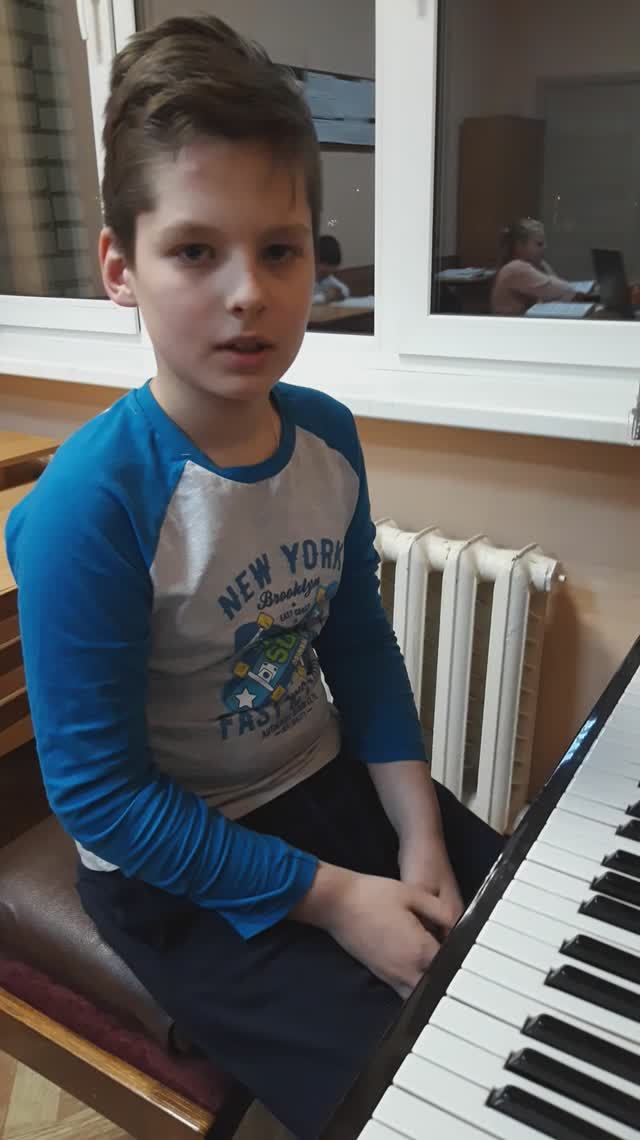 Главные трезвучия с обращениями в ре мин. Скатаров Арсений 4кл.