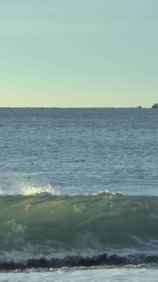 Мощные волны на Тихом океане