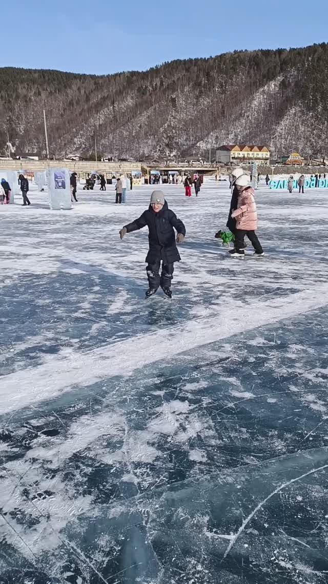 самый большой каток это Байкал