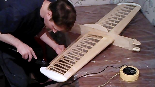 №3- Обтяжка крыла и стабилизатора Сириус лавсаном .