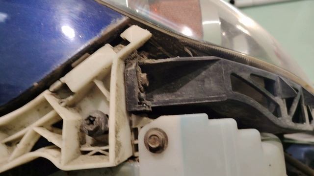 Mazda 3 bk Снятие переднего крыла