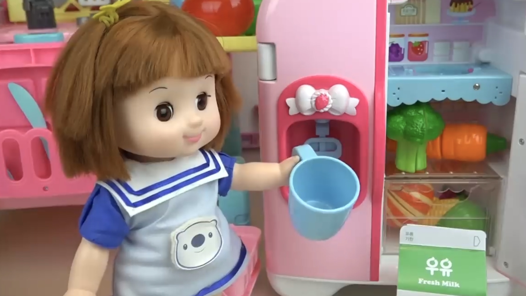 МУЛЬТИК ДЛЯ ДЕТЕЙ. КУКЛА АЛИСА ГОТОВИТ ЗАВТРАК 🍳 ДЛЯ СВОИХ ДЕТЕЙ 💞.  МУЛЬТИК ДЛЯ ДЕВОЧЕК. КУКЛЫ.