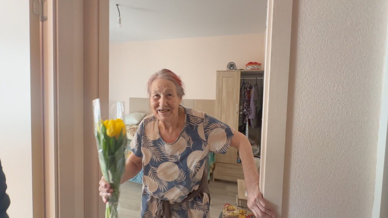 Жизнь вне орхидей- ждала МАМА любимицу а приехал ВНУК  поздравили с праздником