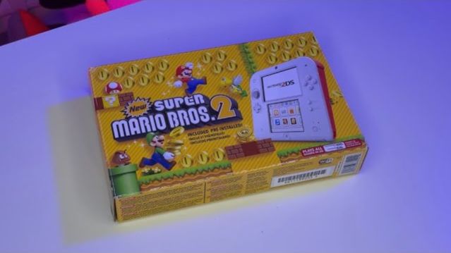 Nintendo 2DS & New Super Mario Bros | Распаковка