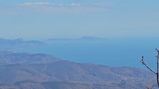 Вид в сторону Судака от горы Демерджи. С "Коровьей тропы" - 2