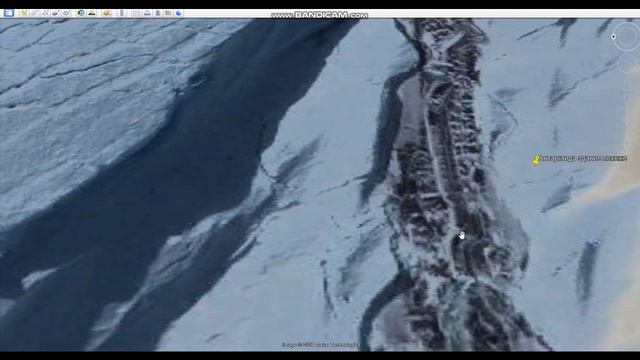 Руины зданий в Антарктиде. Снег растаял и все стало видно