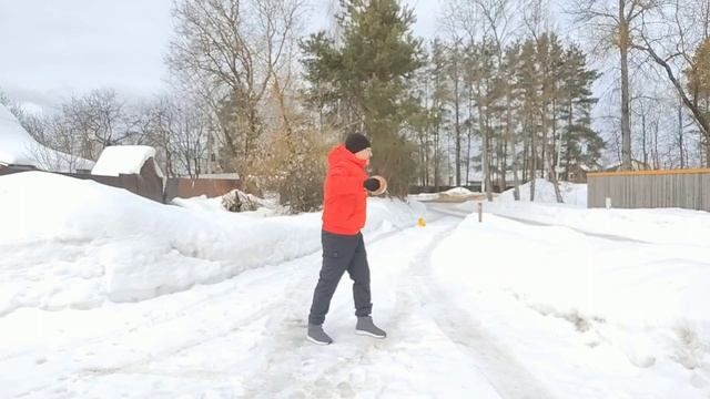 Упражнения с двуручной булавой Скалка весом 4.4 кг в деревне (4)