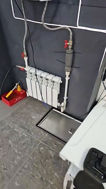 Теплый пол от радиатора работает или нет #проверка #отопление #факты