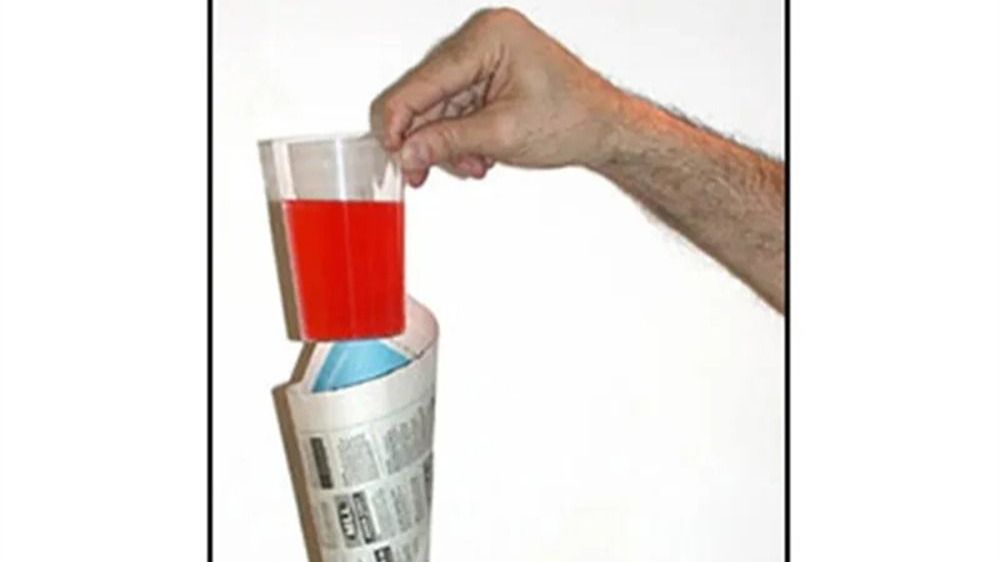 Фокус с жидкостью.