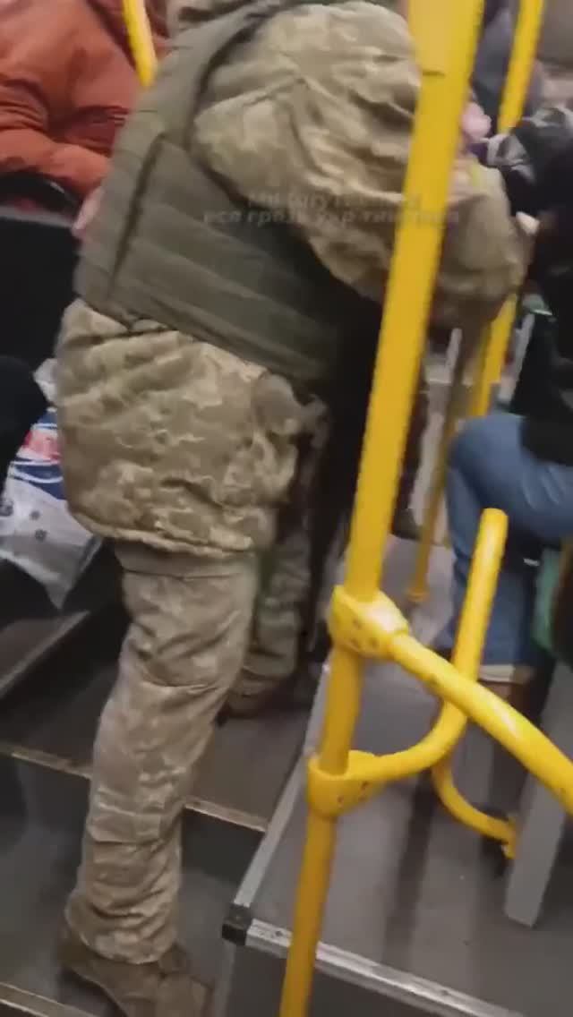 Мешканцы Запорожья подрались с ТЦК в автобусе