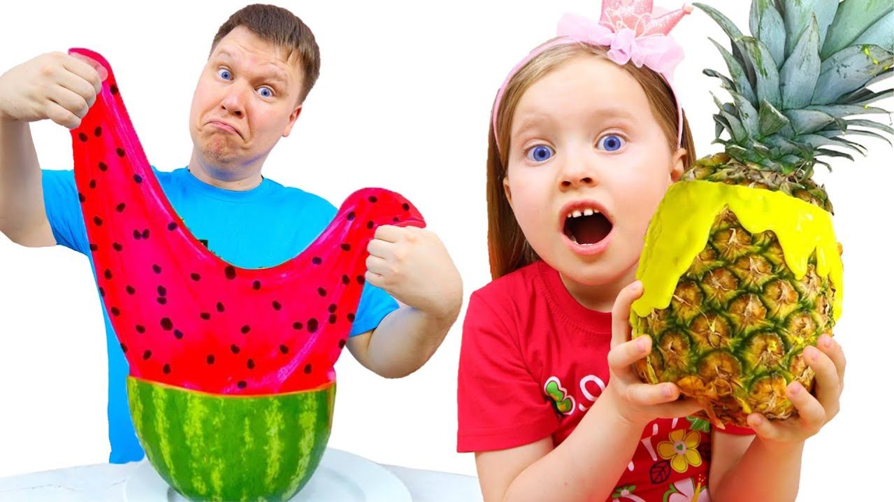 Милана шутит над папой со слаймами