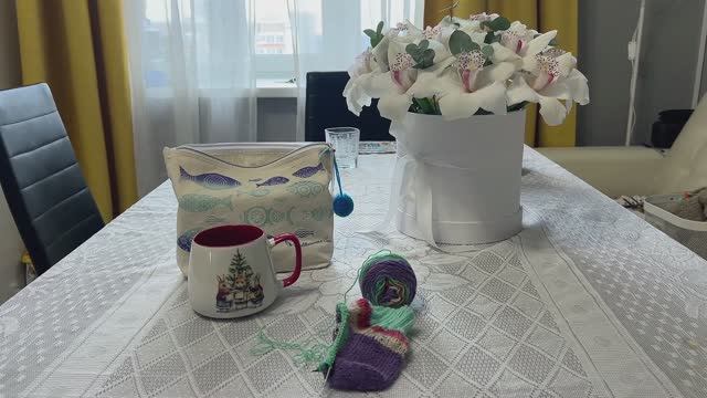 Влог 2/26 || Подарок на день рождения || Носки спицами || Вышивка