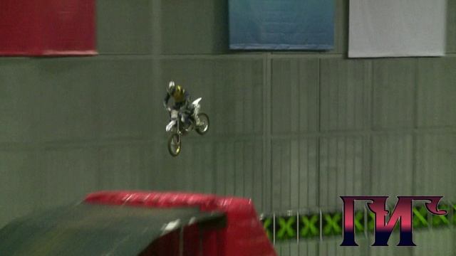 Мото шоу с прыжками