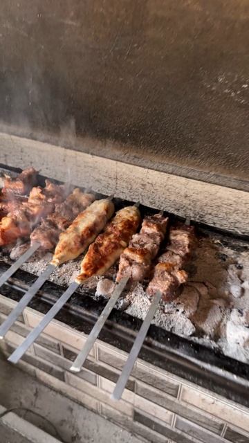 Шашлыки цена меньше 1$. Кийма 8500 сум , все кусковые ао 15000 сум.