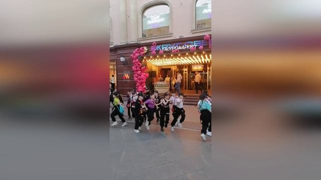 Сигма Бой - танец на Никольской ул.