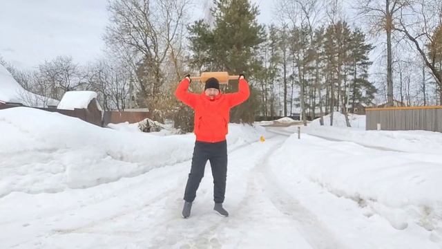 Упражнения с двуручной булавой Скалка весом 4.4 кг в деревне (5)