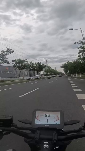 Электрический мотоцикл Yadea Kemper (K5), спорт режим, пробег на одном заряде. Тест