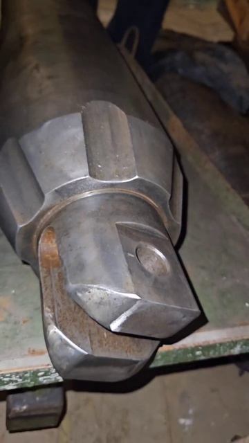 Пневмомолот. ПМ 132 Разница между передним и зад. выхлопом.