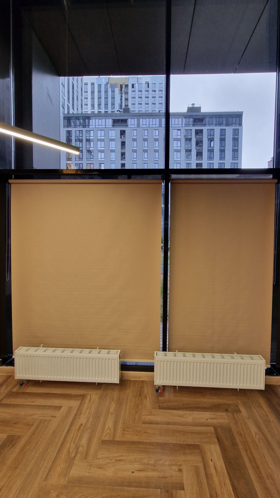 Ткань Респект блэкаут темно-бежевый. Свободновисящие рулонные шторы