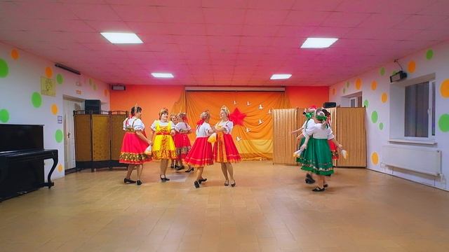 "Танцевальный коллектив "Росинка". Танец "Гуляй, Россия!"