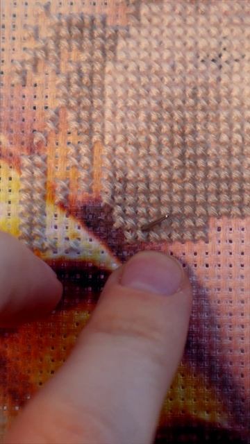 Как закрепить нить в конце вышивки, не переворачивая пяльцы